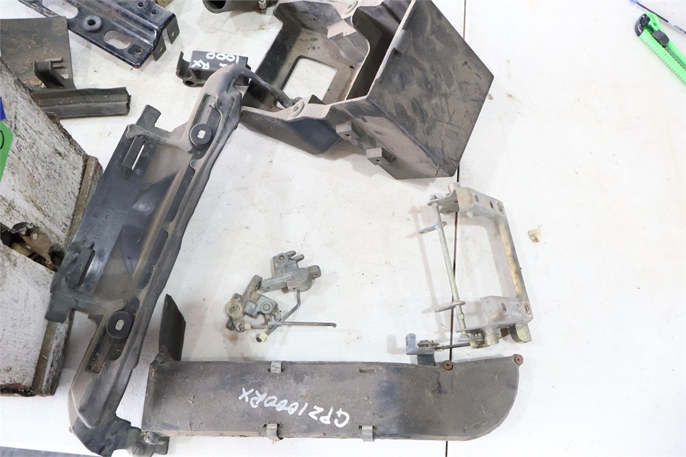 GTS Auctions - Kawasaki GPZ1000RX Plastics - G266